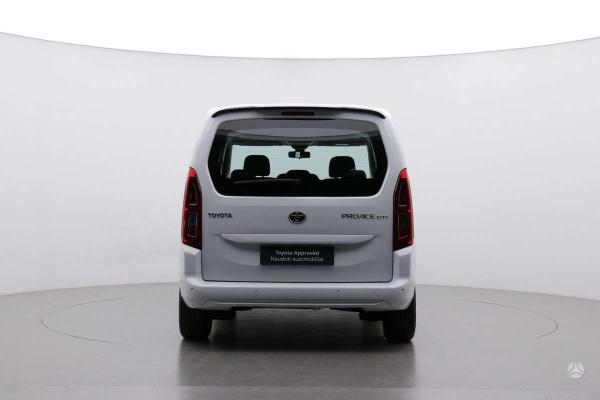 White Toyota Proace City Verso 2023 in Vilnius, with an engine capacity of 1.20 L and mileage of 60 thousand km for 16900 €, photo 5 on AUTOMOTO.COM.LV