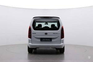 White Toyota Proace City Verso 2023 in Vilnius, with an engine capacity of 1.20 L and mileage of 60 thousand km for 16900 €, photo 6 on AUTOMOTO.COM.LV