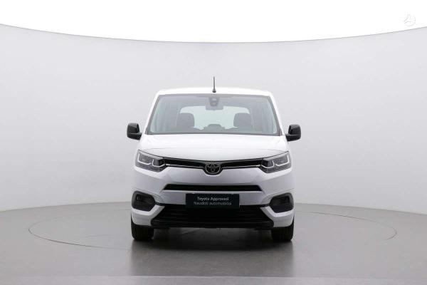 White Toyota Proace City Verso 2023 in Vilnius, with an engine capacity of 1.20 L and mileage of 60 thousand km for 16900 €, photo 6 on AUTOMOTO.COM.LV
