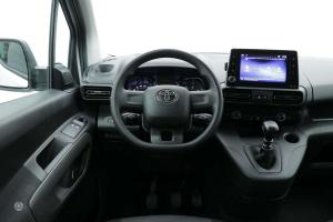 White Toyota Proace City Verso 2023 in Vilnius, with an engine capacity of 1.20 L and mileage of 60 thousand km for 16900 €, photo 9 on AUTOMOTO.COM.LV