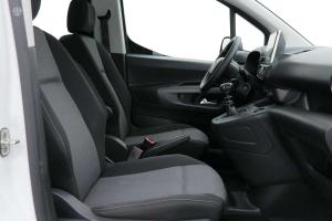 White Toyota Proace City Verso 2023 in Vilnius, with an engine capacity of 1.20 L and mileage of 60 thousand km for 16900 €, photo 10 on AUTOMOTO.COM.LV
