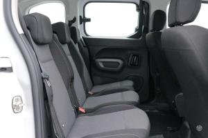 White Toyota Proace City Verso 2023 in Vilnius, with an engine capacity of 1.20 L and mileage of 60 thousand km for 16900 €, photo 11 on AUTOMOTO.COM.LV