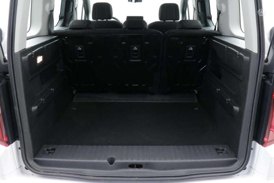 White Toyota Proace City Verso 2023 in Vilnius, with an engine capacity of 1.20 L and mileage of 60 thousand km for 16900 €, photo 12 on AUTOMOTO.COM.LV