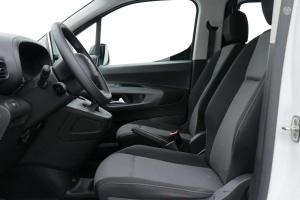 White Toyota Proace City Verso 2023 in Vilnius, with an engine capacity of 1.20 L and mileage of 60 thousand km for 16900 €, photo 13 on AUTOMOTO.COM.LV