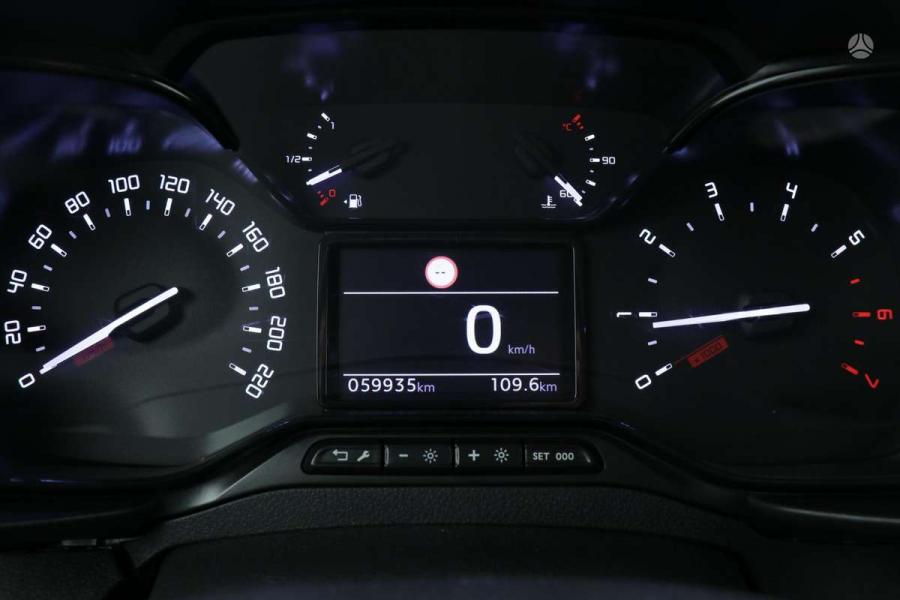 White Toyota Proace City Verso 2023 in Vilnius, with an engine capacity of 1.20 L and mileage of 60 thousand km for 16900 €, photo 15 on AUTOMOTO.COM.LV