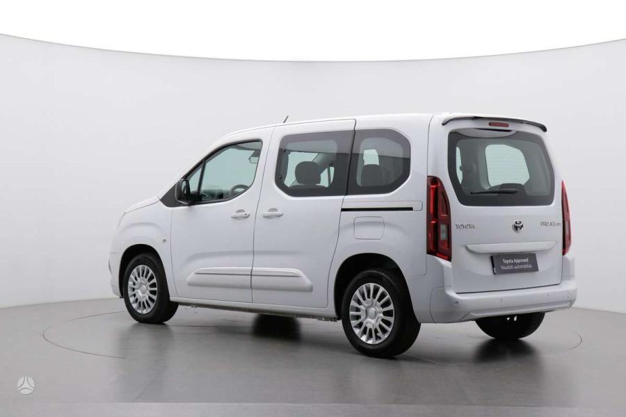 White Toyota Proace City Verso 2023 in Vilnius, with an engine capacity of 1.20 L and mileage of 60 thousand km for 16900 €, photo 19 on AUTOMOTO.COM.LV