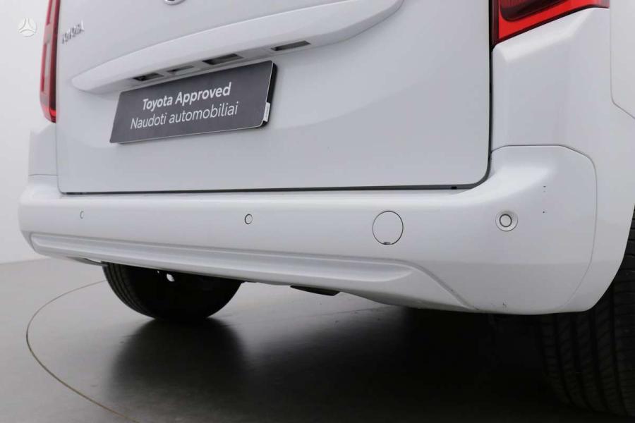 White Toyota Proace City Verso 2023 in Vilnius, with an engine capacity of 1.20 L and mileage of 60 thousand km for 16900 €, photo 21 on AUTOMOTO.COM.LV