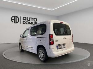 Balts Toyota Proace City Verso 2024 Klaipėda, ar dzinēja tilpumu 1.20 L un nobraukumu 42 tūkst. km par 21175 €, foto 4 vietnē AUTOMOTO.COM.LV