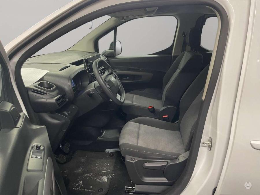 Balts Toyota Proace City Verso 2024 Klaipėda, ar dzinēja tilpumu 1.20 L un nobraukumu 42 tūkst. km par 21175 €, foto 7 vietnē AUTOMOTO.COM.LV
