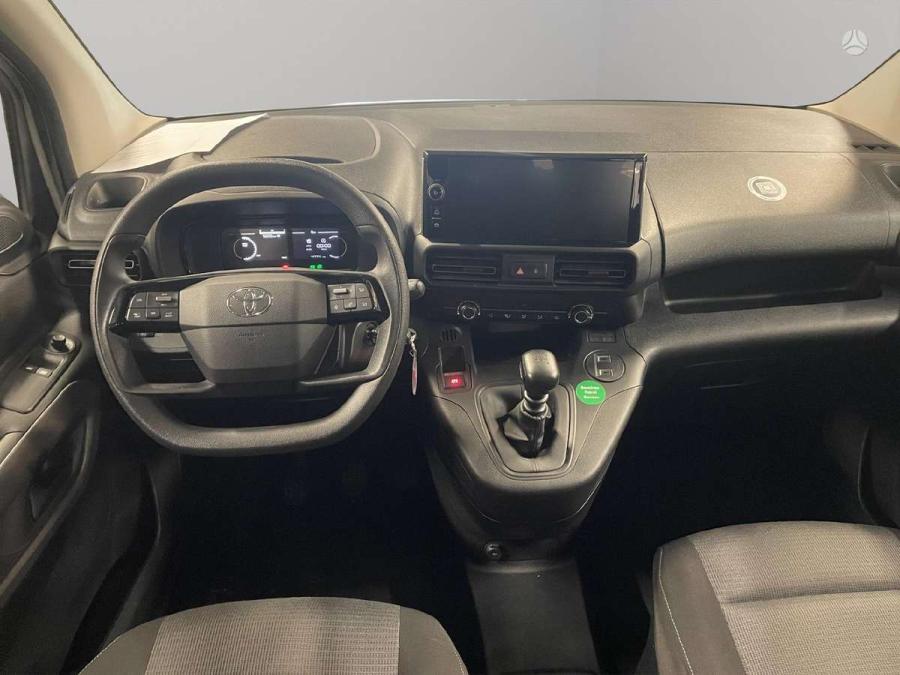 Balts Toyota Proace City Verso 2024 Klaipėda, ar dzinēja tilpumu 1.20 L un nobraukumu 42 tūkst. km par 21175 €, foto 8 vietnē AUTOMOTO.COM.LV