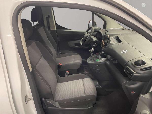 Balts Toyota Proace City Verso 2024 Klaipėda, ar dzinēja tilpumu 1.20 L un nobraukumu 42 tūkst. km par 21175 €, foto 11 vietnē AUTOMOTO.COM.LV