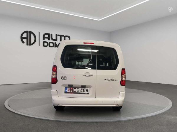 White Toyota Proace City Verso 2025 in Klaipeda, with an engine capacity of 1.50 L and mileage of 43 thousand km for 20999 €, photo 5 on AUTOMOTO.COM.LV