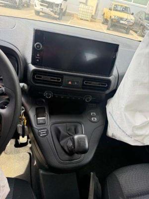 Balts Toyota Proace City Verso 2025 Viļņa, ar dzinēja tilpumu 1.50 L un nobraukumu 22 tūkst. km par 12300 €, foto 4 vietnē AUTOMOTO.COM.LV
