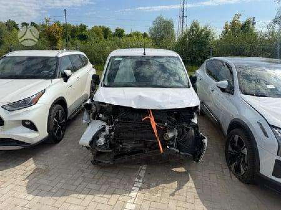 Balts Toyota Proace City Verso 2025 Viļņa, ar dzinēja tilpumu 1.50 L un nobraukumu 22 tūkst. km par 12300 €, foto 5 vietnē AUTOMOTO.COM.LV