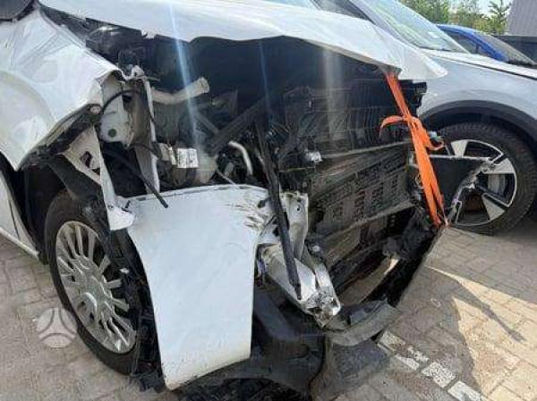 Balts Toyota Proace City Verso 2025 Viļņa, ar dzinēja tilpumu 1.50 L un nobraukumu 22 tūkst. km par 12300 €, foto 5 vietnē AUTOMOTO.COM.LV