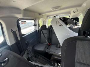 Balts Toyota Proace City Verso 2025 Viļņa, ar dzinēja tilpumu 1.50 L un nobraukumu 22 tūkst. km par 12300 €, foto 9 vietnē AUTOMOTO.COM.LV