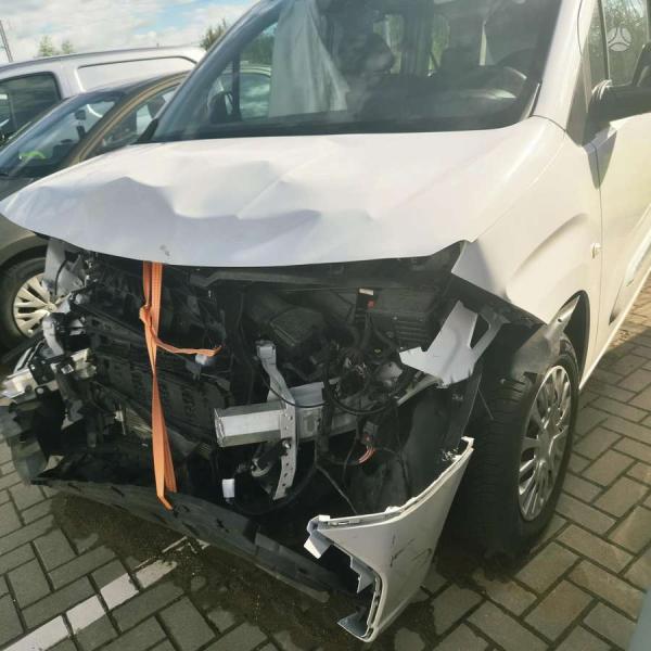 Balts Toyota Proace City Verso 2025 Viļņa, ar dzinēja tilpumu 1.50 L un nobraukumu 22 tūkst. km par 12300 €, foto 9 vietnē AUTOMOTO.COM.LV