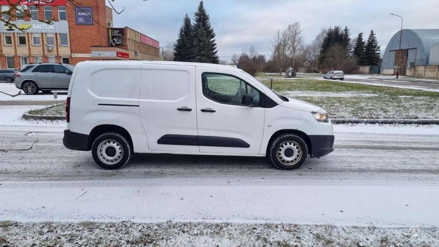 Balts Toyota Proace City 2020 Šauļi, ar dzinēja tilpumu 1.50 L un nobraukumu 303 tūkst. km par 5500 €, foto 6 vietnē AUTOMOTO.COM.LV