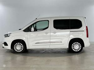White Toyota Proace City 2020 in Vilnius, with an engine capacity of 1.20 L and mileage of 173 thousand km for 12900 €, photo 4 on AUTOMOTO.COM.LV