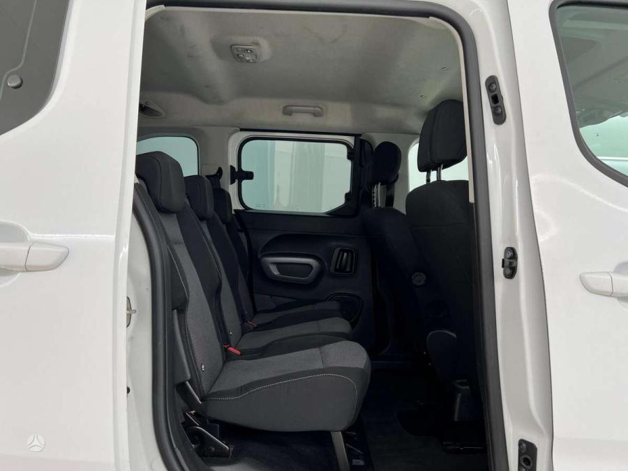 White Toyota Proace City 2020 in Vilnius, with an engine capacity of 1.20 L and mileage of 173 thousand km for 12900 €, photo 8 on AUTOMOTO.COM.LV