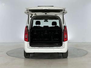 White Toyota Proace City 2020 in Vilnius, with an engine capacity of 1.20 L and mileage of 173 thousand km for 12900 €, photo 11 on AUTOMOTO.COM.LV