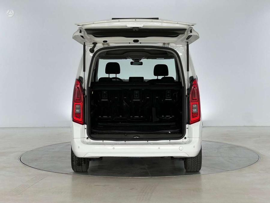 White Toyota Proace City 2020 in Vilnius, with an engine capacity of 1.20 L and mileage of 173 thousand km for 12900 €, photo 11 on AUTOMOTO.COM.LV