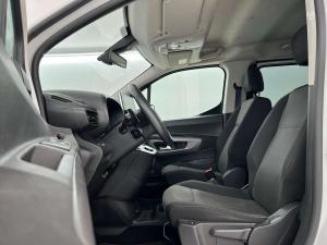White Toyota Proace City 2020 in Vilnius, with an engine capacity of 1.20 L and mileage of 173 thousand km for 12900 €, photo 12 on AUTOMOTO.COM.LV