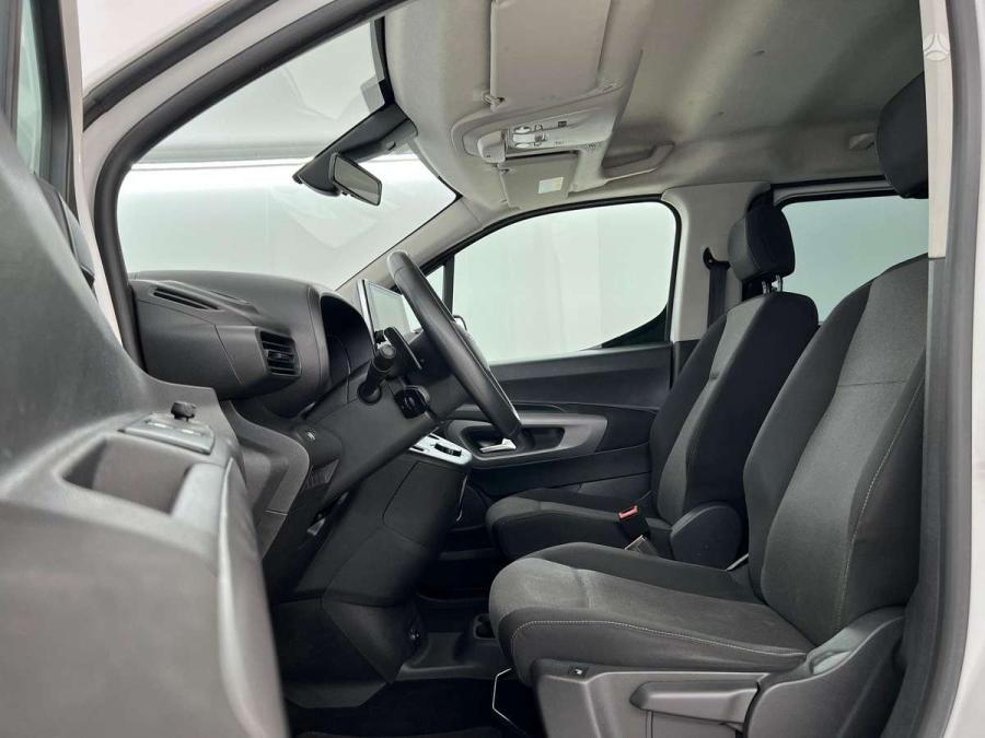White Toyota Proace City 2020 in Vilnius, with an engine capacity of 1.20 L and mileage of 173 thousand km for 12900 €, photo 12 on AUTOMOTO.COM.LV