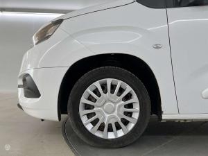 White Toyota Proace City 2020 in Vilnius, with an engine capacity of 1.20 L and mileage of 173 thousand km for 12900 €, photo 16 on AUTOMOTO.COM.LV