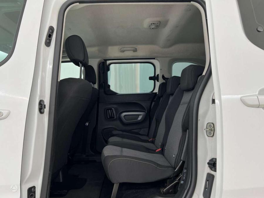 White Toyota Proace City 2020 in Vilnius, with an engine capacity of 1.20 L and mileage of 173 thousand km for 12900 €, photo 20 on AUTOMOTO.COM.LV