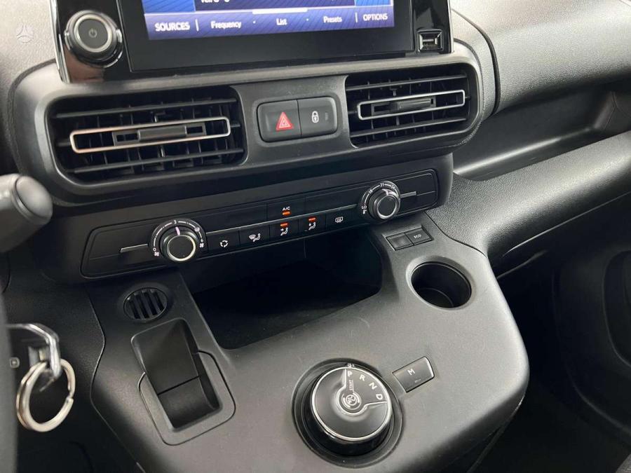 White Toyota Proace City 2020 in Vilnius, with an engine capacity of 1.20 L and mileage of 173 thousand km for 12900 €, photo 24 on AUTOMOTO.COM.LV