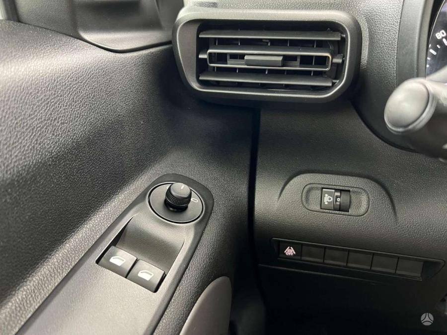 White Toyota Proace City 2020 in Vilnius, with an engine capacity of 1.20 L and mileage of 173 thousand km for 12900 €, photo 25 on AUTOMOTO.COM.LV