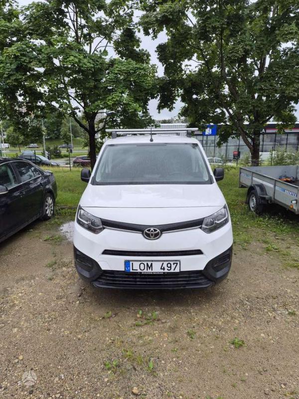 White Toyota Proace City 2020 in Vilnius, with an engine capacity of 1.50 L and mileage of 55 thousand km for 10200 €, photo 3 on AUTOMOTO.COM.LV
