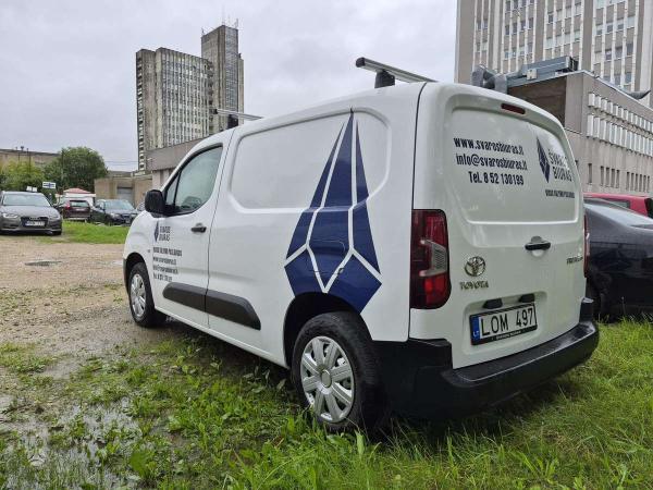 White Toyota Proace City 2020 in Vilnius, with an engine capacity of 1.50 L and mileage of 55 thousand km for 10200 €, photo 4 on AUTOMOTO.COM.LV