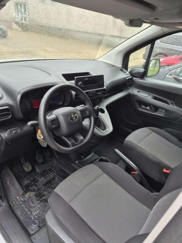White Toyota Proace City 2020 in Vilnius, with an engine capacity of 1.50 L and mileage of 55 thousand km for 10200 €, photo 8 on AUTOMOTO.COM.LV