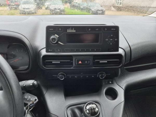 White Toyota Proace City 2020 in Vilnius, with an engine capacity of 1.50 L and mileage of 55 thousand km for 10200 €, photo 9 on AUTOMOTO.COM.LV