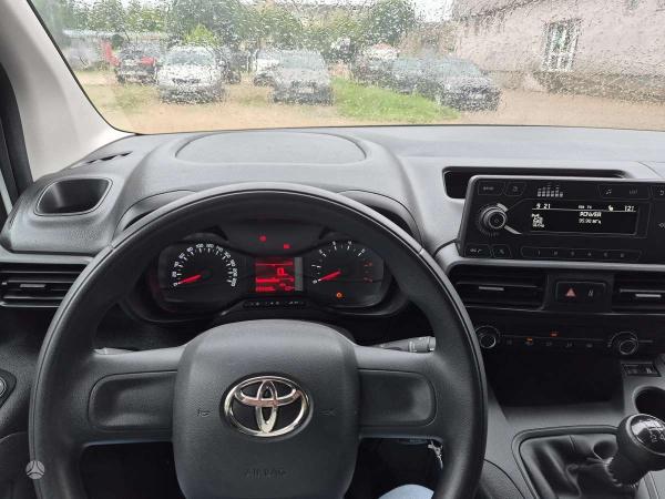 White Toyota Proace City 2020 in Vilnius, with an engine capacity of 1.50 L and mileage of 55 thousand km for 10200 €, photo 10 on AUTOMOTO.COM.LV