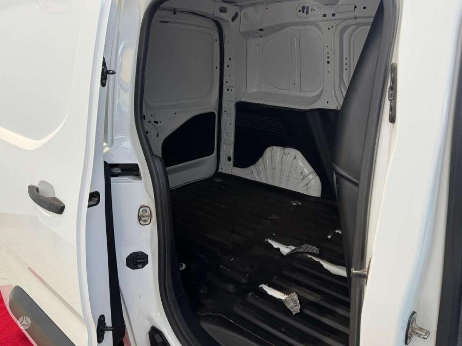 Balts Toyota Proace City 2021 Šauļi, ar dzinēja tilpumu 1.50 L un nobraukumu 39 tūkst. km par 12900 €, foto 9 vietnē AUTOMOTO.COM.LV