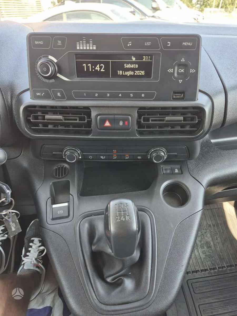 Balts Toyota Proace City 2021 Panevēža, ar dzinēja tilpumu 1.50 L un nobraukumu 80 tūkst. km par 10700 €, foto 13 vietnē AUTOMOTO.COM.LV