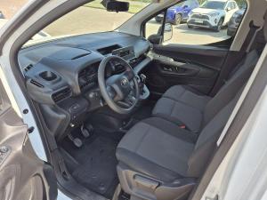 Balts Toyota Proace City 2021 Panevēža, ar dzinēja tilpumu 1.50 L un nobraukumu 80 tūkst. km par 10700 €, foto 17 vietnē AUTOMOTO.COM.LV