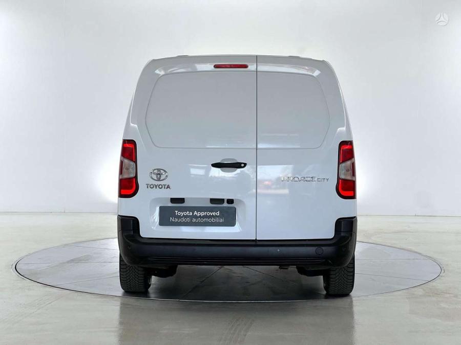 Balts Toyota Proace City 2023 Viļņa, ar dzinēja tilpumu 1.50 L un nobraukumu 139 tūkst. km par 14600 €, foto 5 vietnē AUTOMOTO.COM.LV