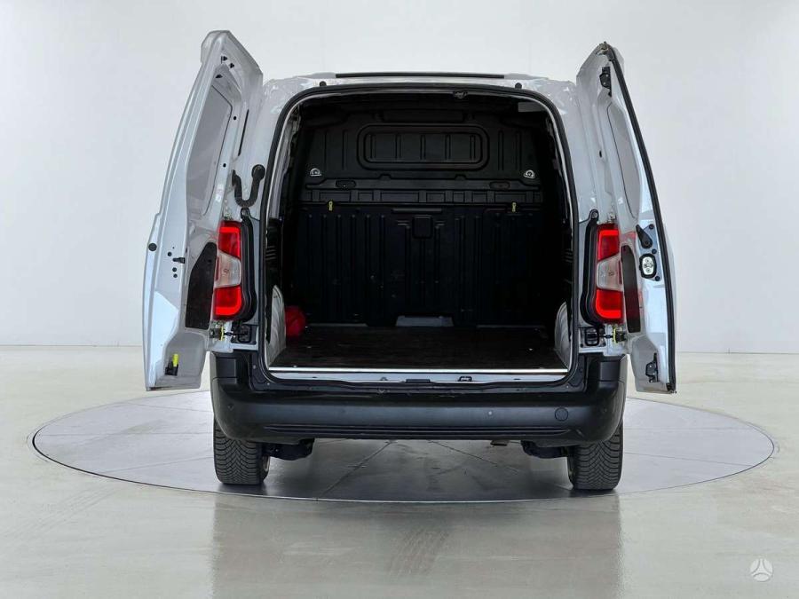 Balts Toyota Proace City 2023 Viļņa, ar dzinēja tilpumu 1.50 L un nobraukumu 139 tūkst. km par 14600 €, foto 11 vietnē AUTOMOTO.COM.LV
