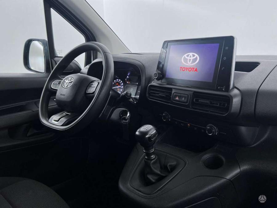 Balts Toyota Proace City 2023 Viļņa, ar dzinēja tilpumu 1.50 L un nobraukumu 139 tūkst. km par 14600 €, foto 15 vietnē AUTOMOTO.COM.LV