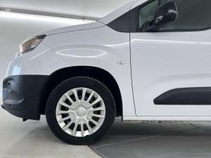 Balts Toyota Proace City 2023 Viļņa, ar dzinēja tilpumu 1.50 L un nobraukumu 139 tūkst. km par 14600 €, foto 16 vietnē AUTOMOTO.COM.LV