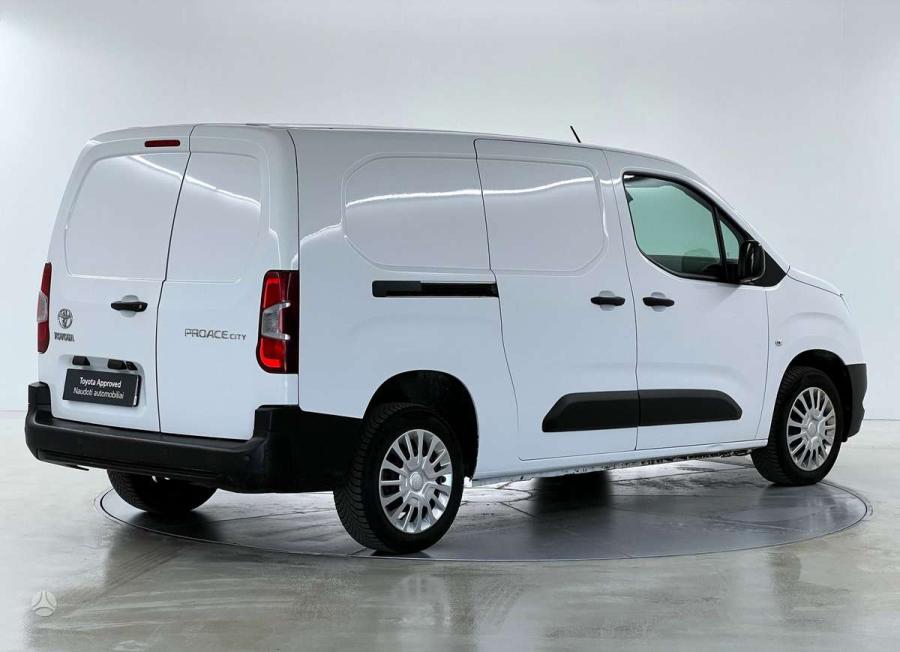 Balts Toyota Proace City 2023 Viļņa, ar dzinēja tilpumu 1.50 L un nobraukumu 139 tūkst. km par 14600 €, foto 20 vietnē AUTOMOTO.COM.LV
