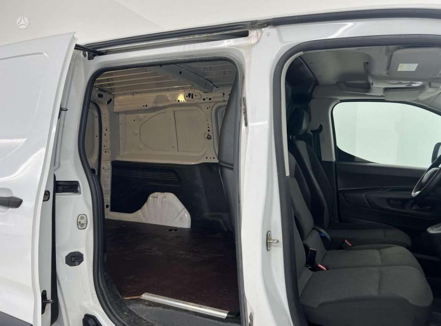 Balts Toyota Proace City 2023 Viļņa, ar dzinēja tilpumu 1.50 L un nobraukumu 139 tūkst. km par 14600 €, foto 22 vietnē AUTOMOTO.COM.LV