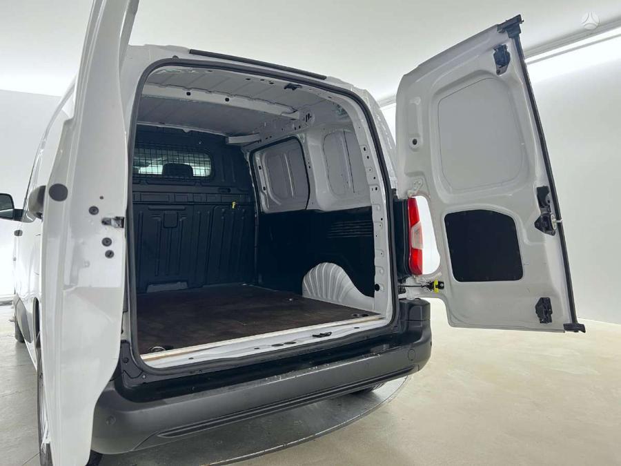 Balts Toyota Proace City 2024 Viļņa, ar dzinēja tilpumu 1.50 L un nobraukumu 19 tūkst. km par 18900 €, foto 11 vietnē AUTOMOTO.COM.LV