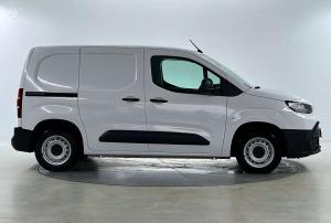 Balts Toyota Proace City 2024 Viļņa, ar dzinēja tilpumu 1.50 L un nobraukumu 19 tūkst. km par 18900 €, foto 16 vietnē AUTOMOTO.COM.LV