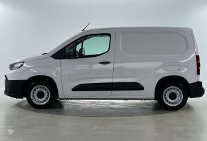 White Toyota Proace City 2024 in Vilnius, with an engine capacity of 1.50 L and mileage of 47 thousand km for 18900 €, photo 3 on AUTOMOTO.COM.LV