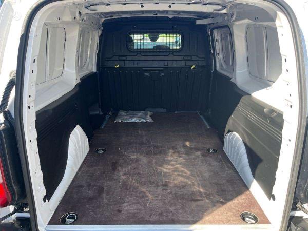 White Toyota Proace City 2024 in Klaipeda, with an engine capacity of 1.50 L and mileage of 43 thousand km for 16000 €, photo 11 on AUTOMOTO.COM.LV